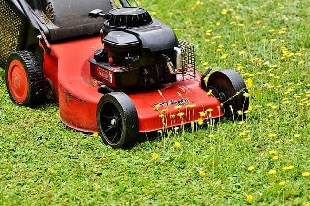How to Pressure Wash a Lawn Mower - Ready To DIY